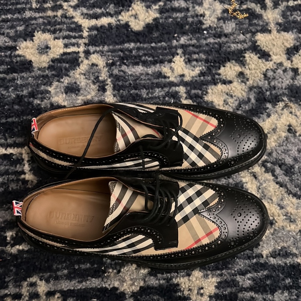 Burberry Vintage Shoe - Gem